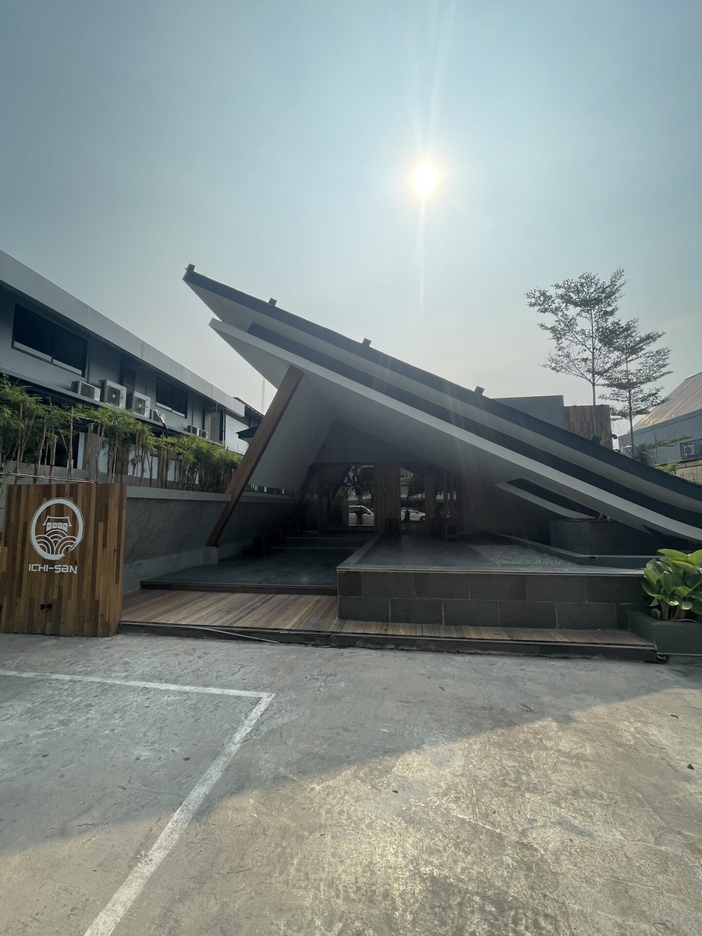 ICHISAN RAMEN – Cafe Ramen Estetik Dengan Ramen Kepiting Unik! - Ramen Map